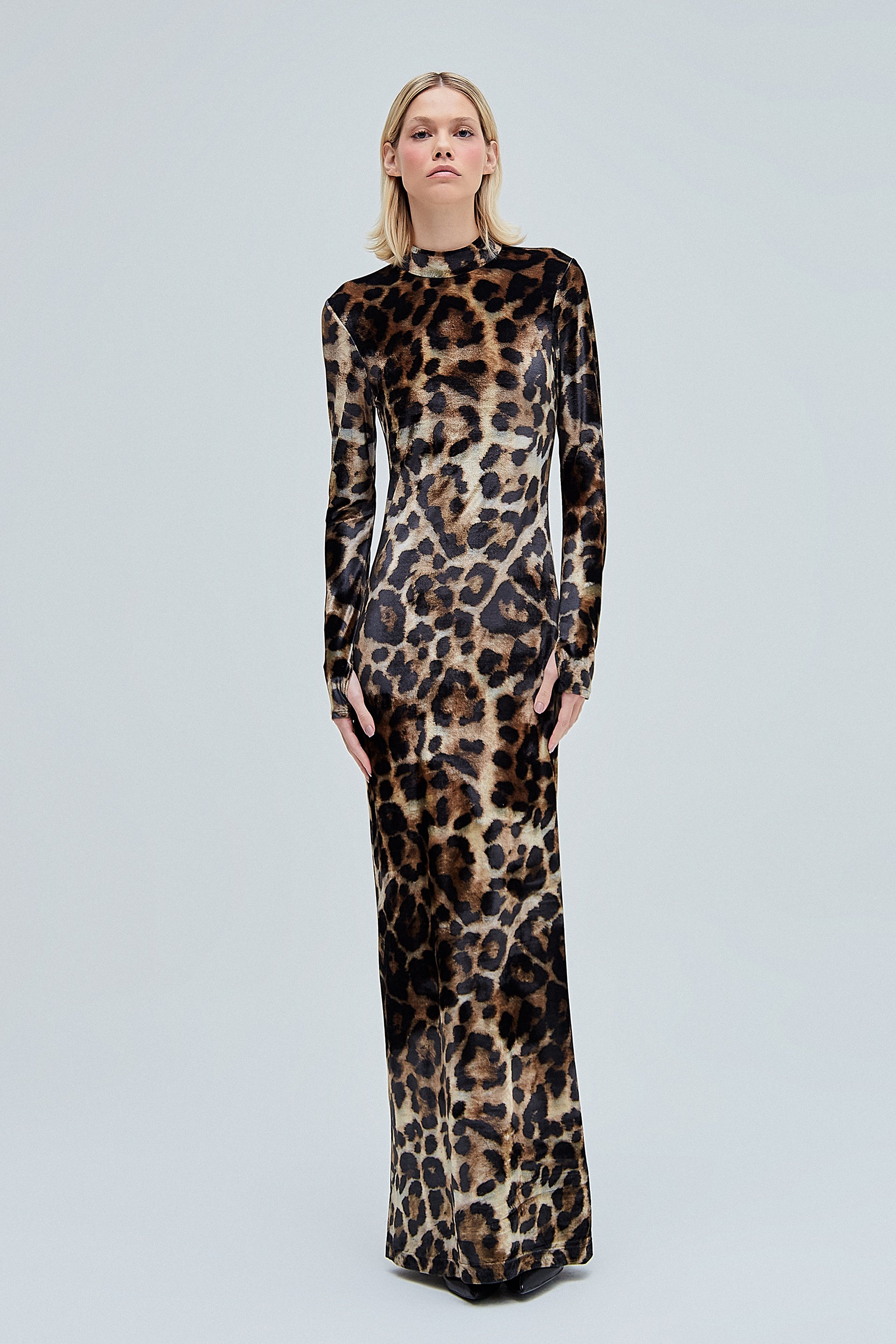 VESTIDO LONGO VELUDO ESTAMPA ONÇA – TIG STORE