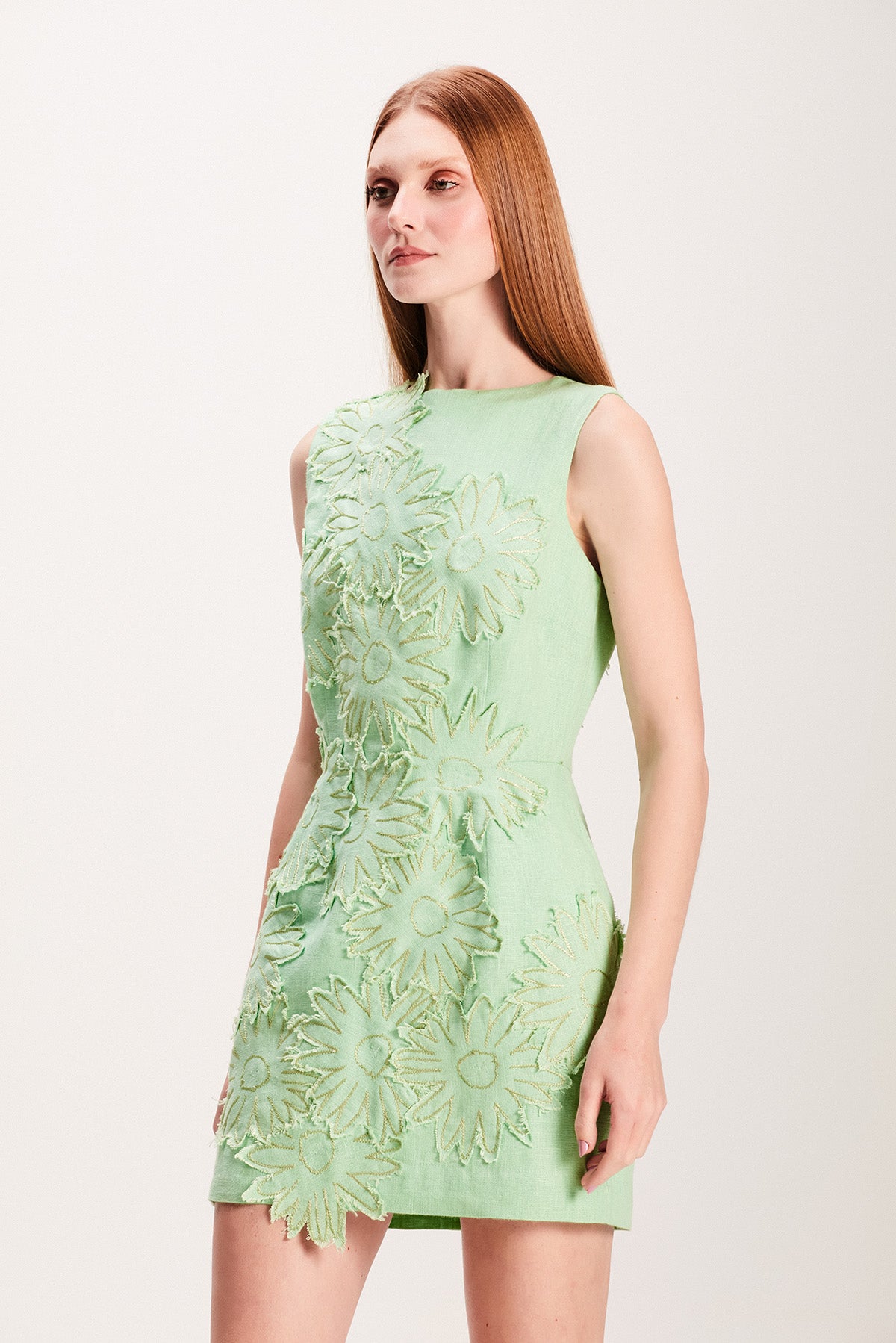 VESTIDO CURTO LINHO FLORES BORDADAS VERDE – TIG STORE