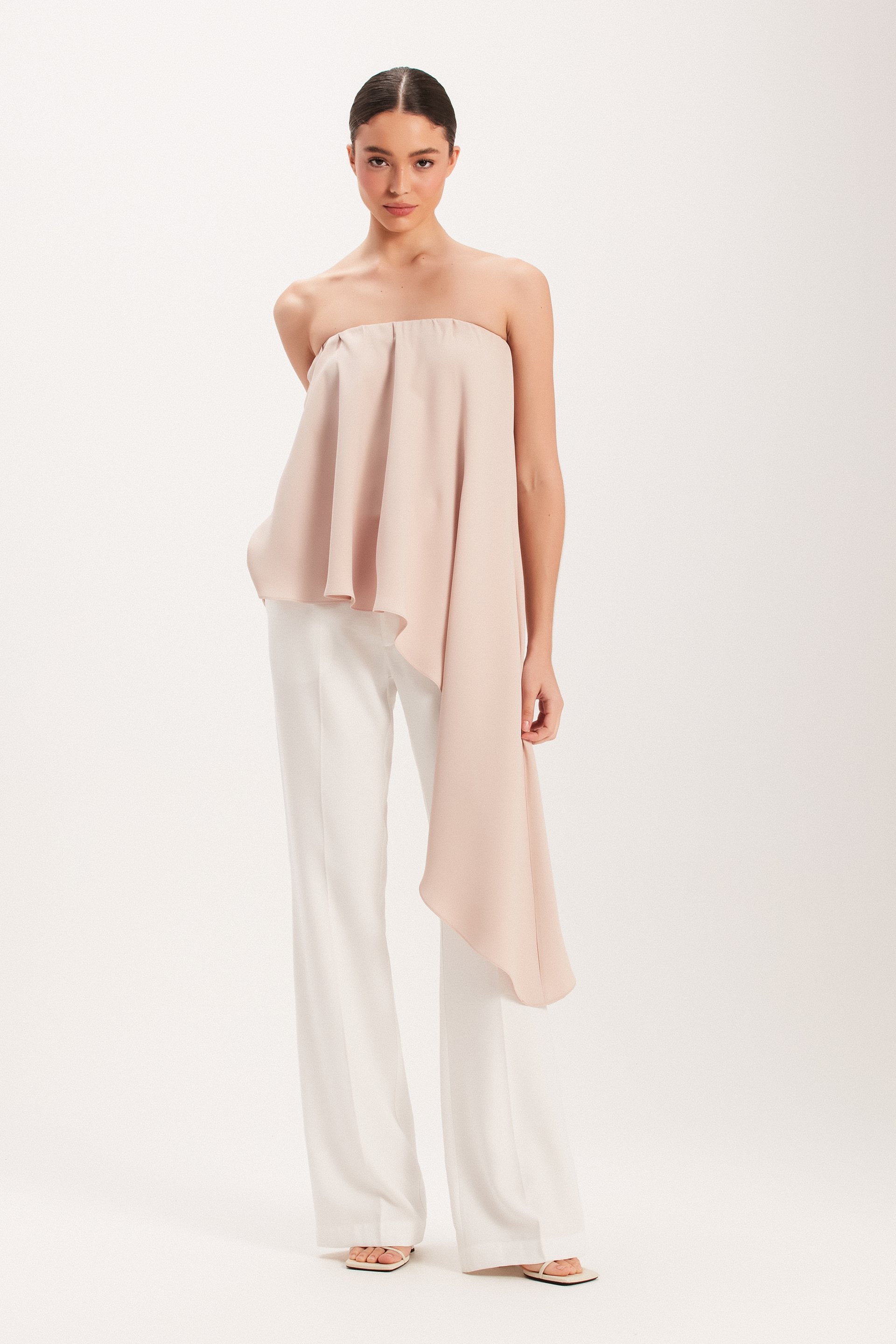 BLUSA TOMARA QUE CAIA ASSIMETRICA CREPE BEGE – TIG STORE